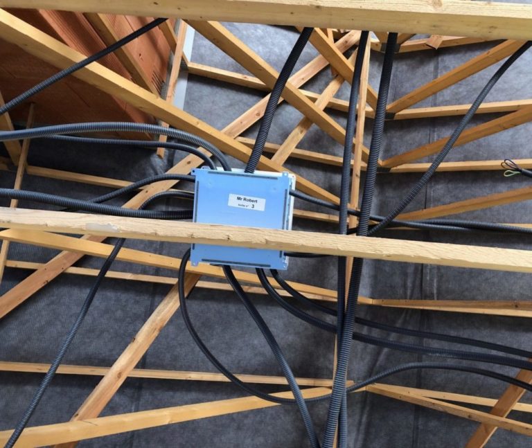 Mise en place de la pieuvre en comble - Prefa Elec.